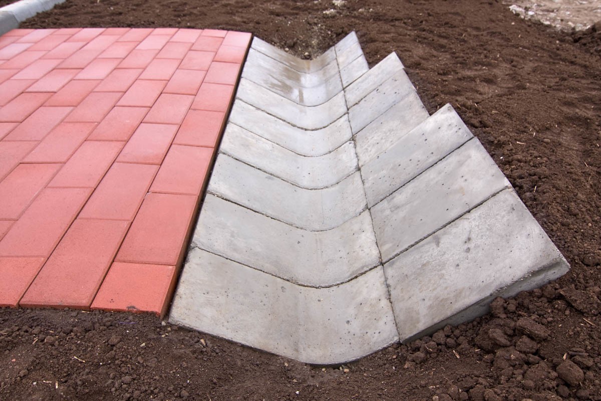 Sant triunghiular prefabricat din beton R6 - Elis Pavaje