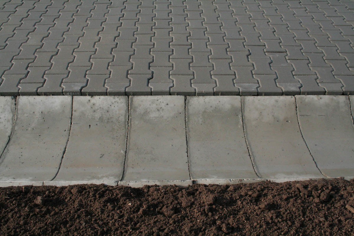 Sant triunghiular prefabricat din beton R6 - Elis Pavaje