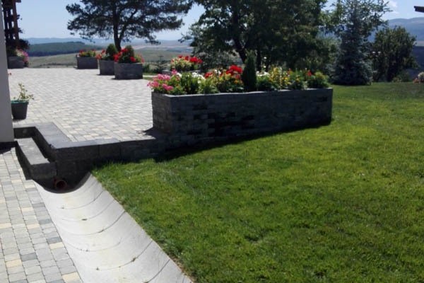 Sant trapezoidal prefabricat din beton R9 - Elis Pavaje