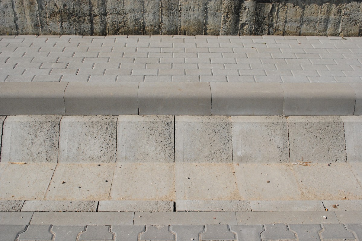 Sant trapezoidal prefabricat din beton R4 - Elis Pavaje